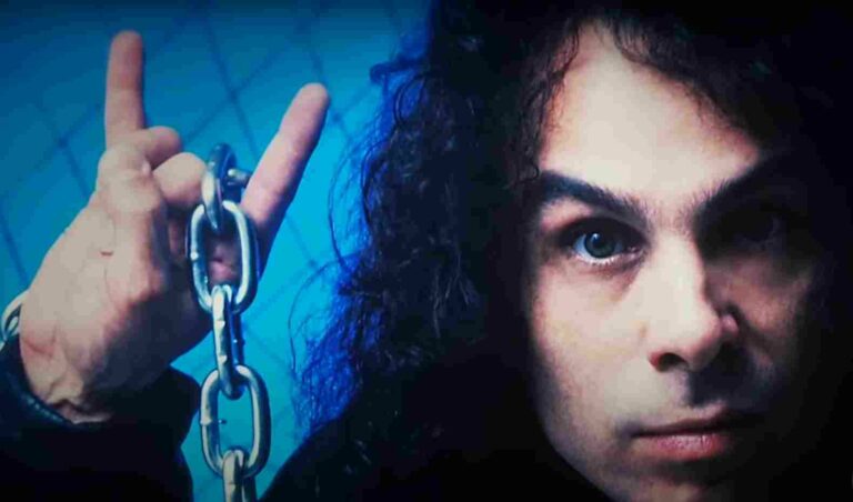 Rock On Hand Signs: A Guide to the Iconic Gesture in Music Culture ...